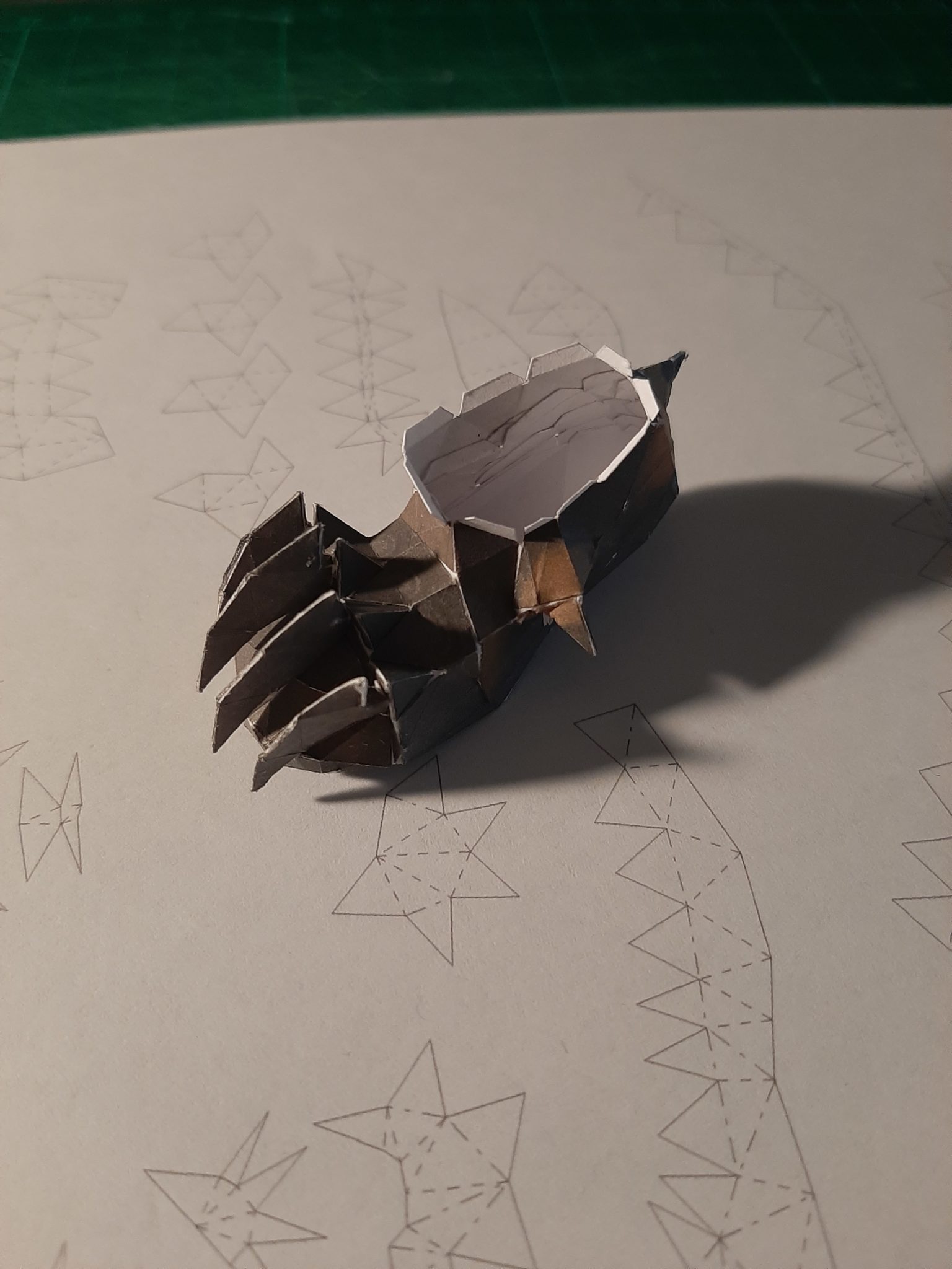 - Predator : Making Off de la construction- Maquette en papier - Paper ...