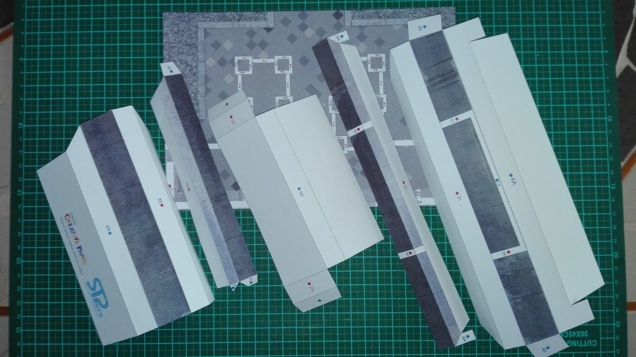 - Japanese Pagoda : Making Off off the construction- Maquette en papier ...